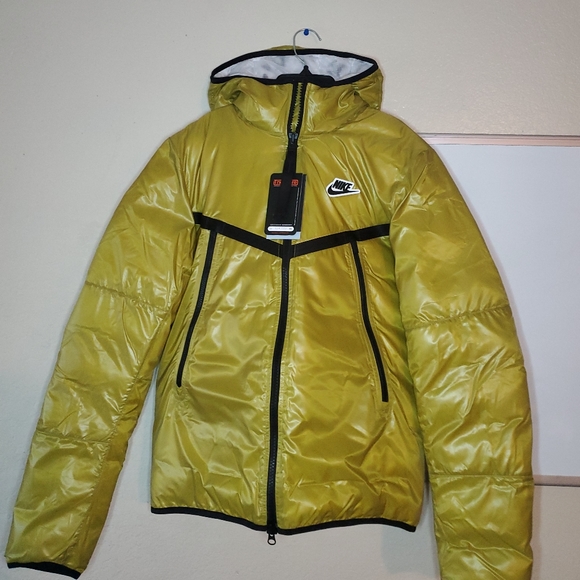 Nike | Jackets & Coats | Nike Sportswear Synthetic Fill Windrunner ...